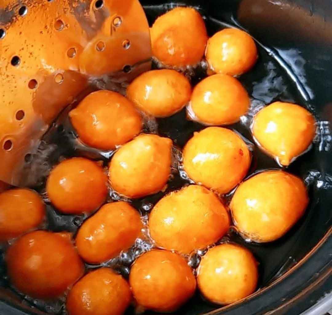 Turkish Lokma (Fried Dough Balls) with Syrup